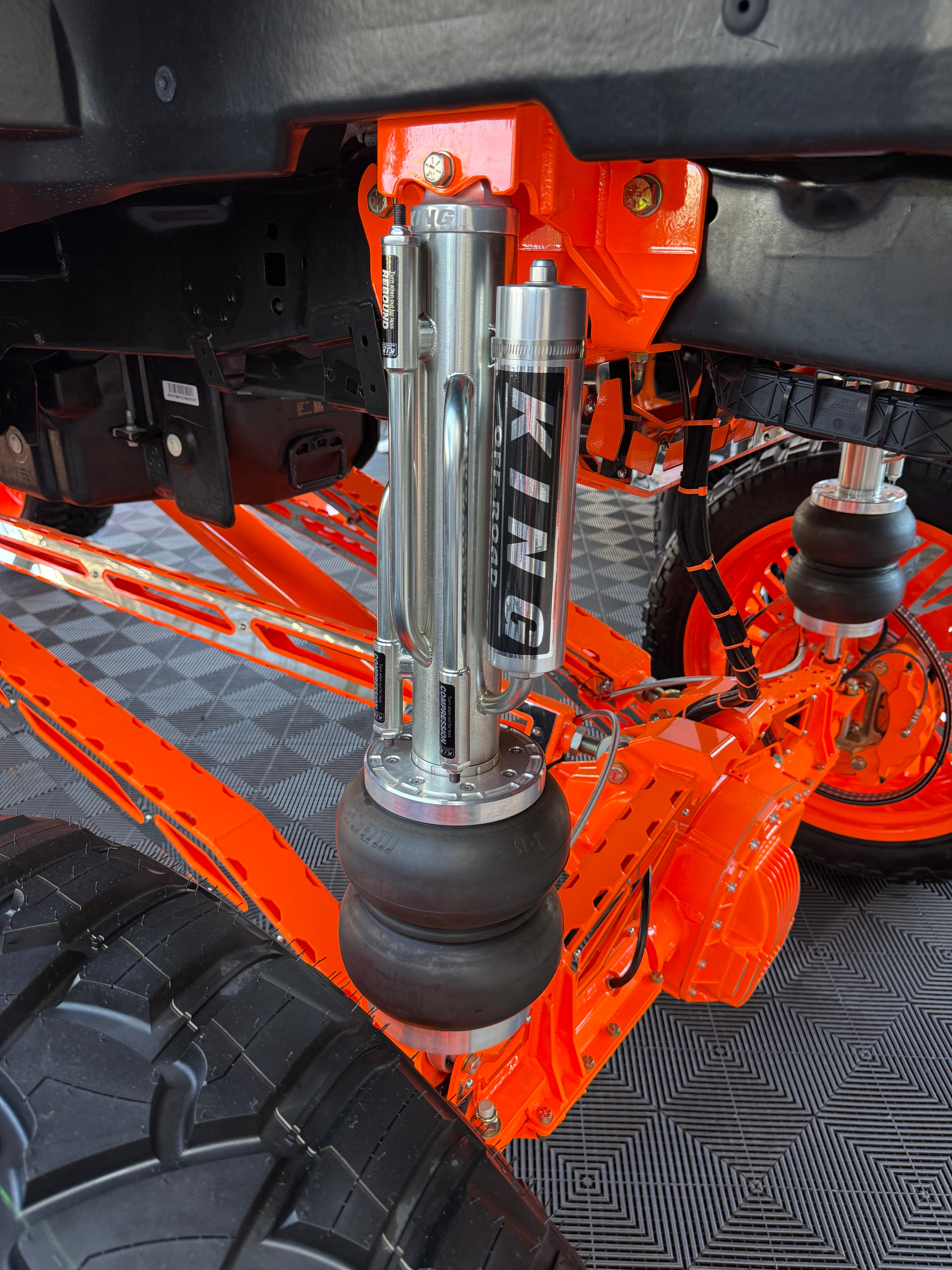 King air bag bypass shock 3.0 Triple bypass 10-14" travel – VARNBILT ...